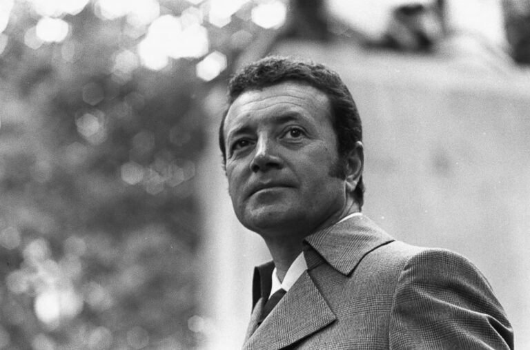 Biography – Vic Damone